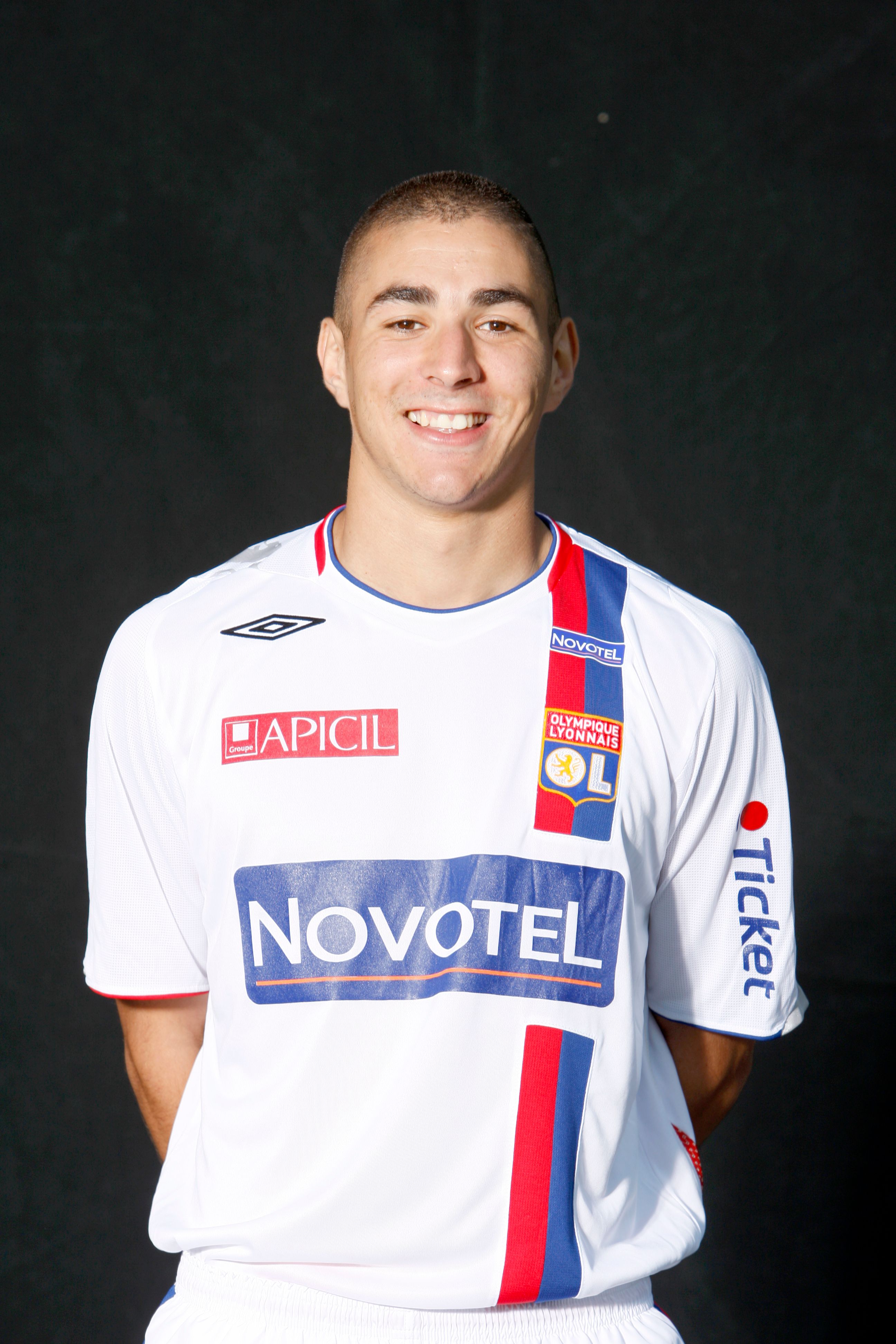 Karim Benzema de retour à la maison avec le Ballon d’Or